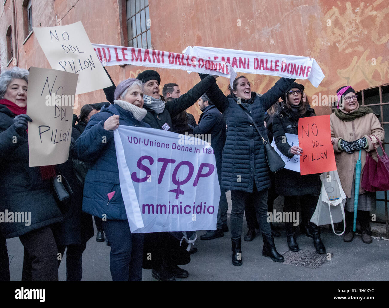 Jostled hi-res stock photography and images - Alamy