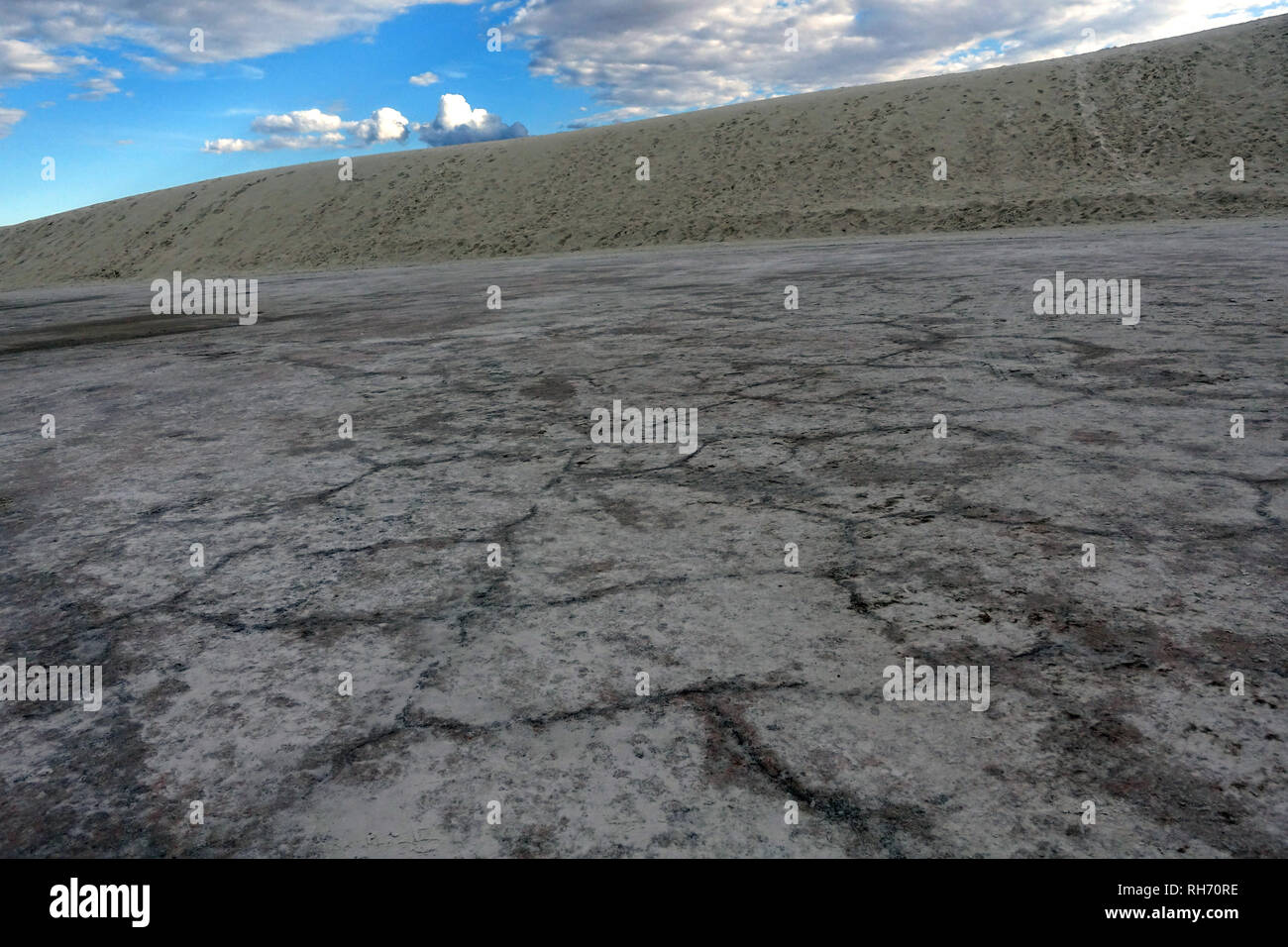 New cracks hi-res stock photography and images - Alamy