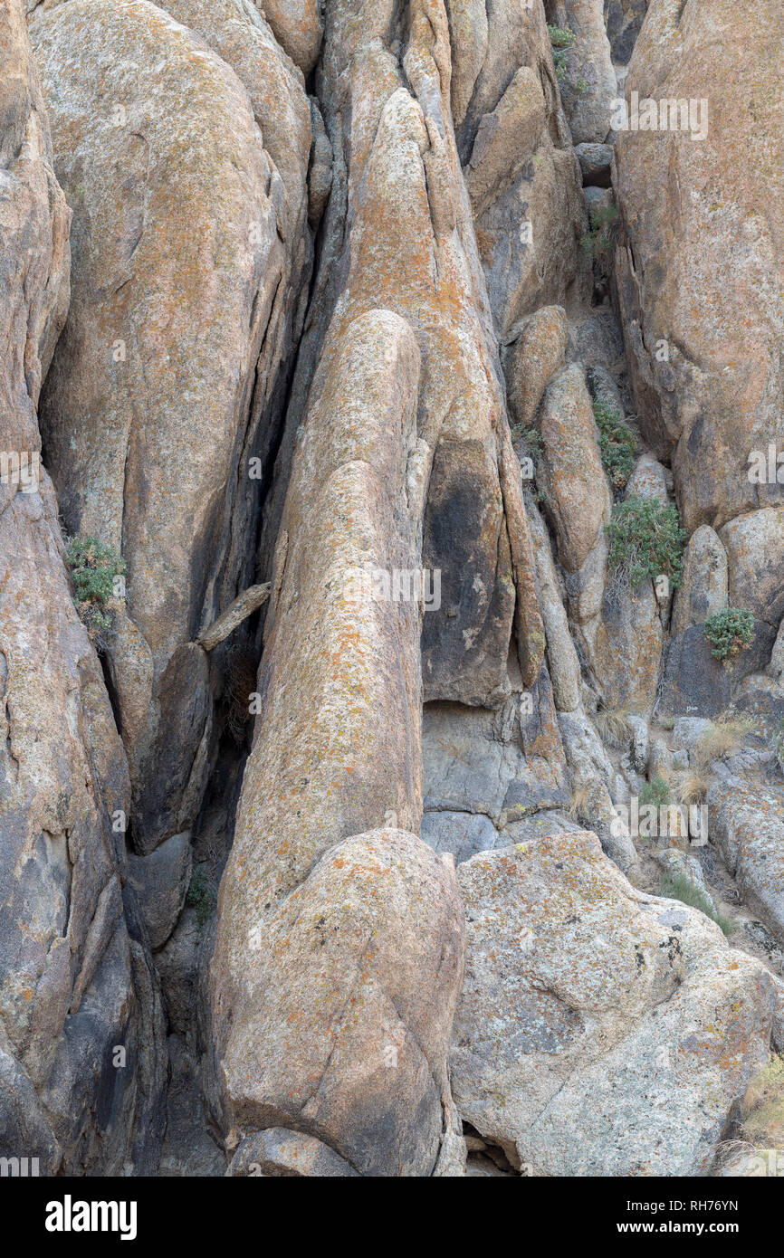Vertical rock cracks hi-res stock photography and images - Alamy