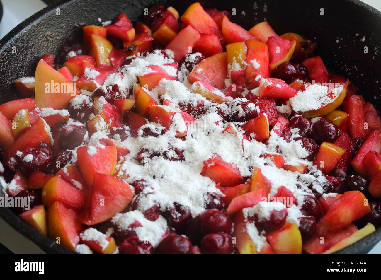 Rolling apple strudel hi-res stock photography and images - Alamy