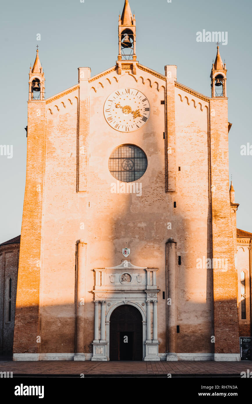 Romanic window hi-res stock photography and images - Alamy