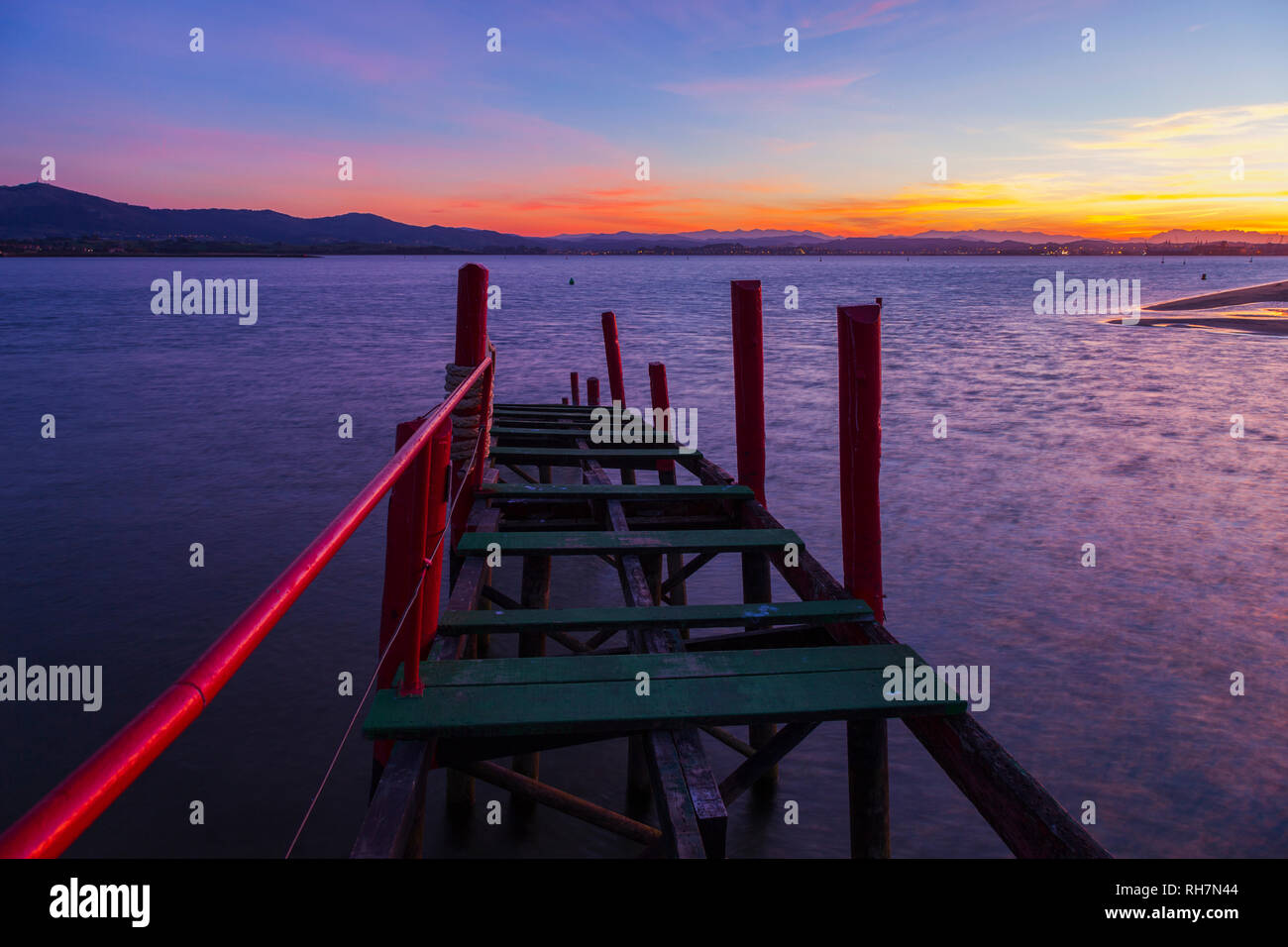 Wooden beach pier hi-res stock photography and images - Alamy