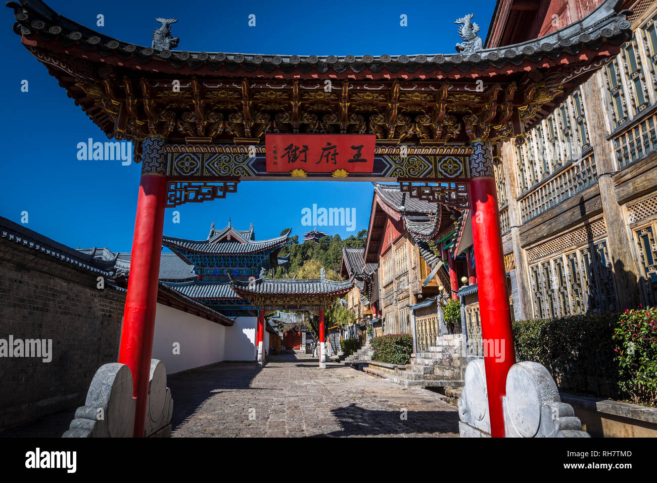 Chinese arch hi-res stock photography and images - Alamy