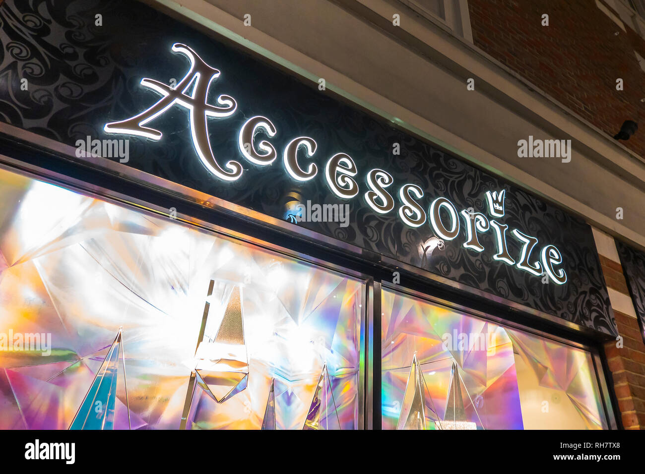Accessorize window display hi-res stock photography and images - Alamy