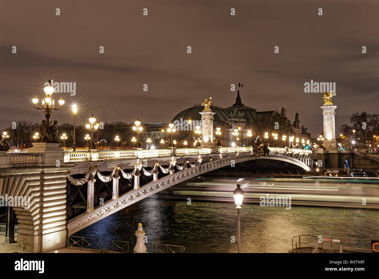 Night view of Alexandre III bridge on the Seine - Paris, France Stock ...