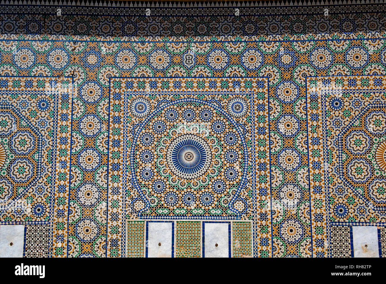 Arabic wallpaper pattern islamic mosaic hi-res stock photography and ...