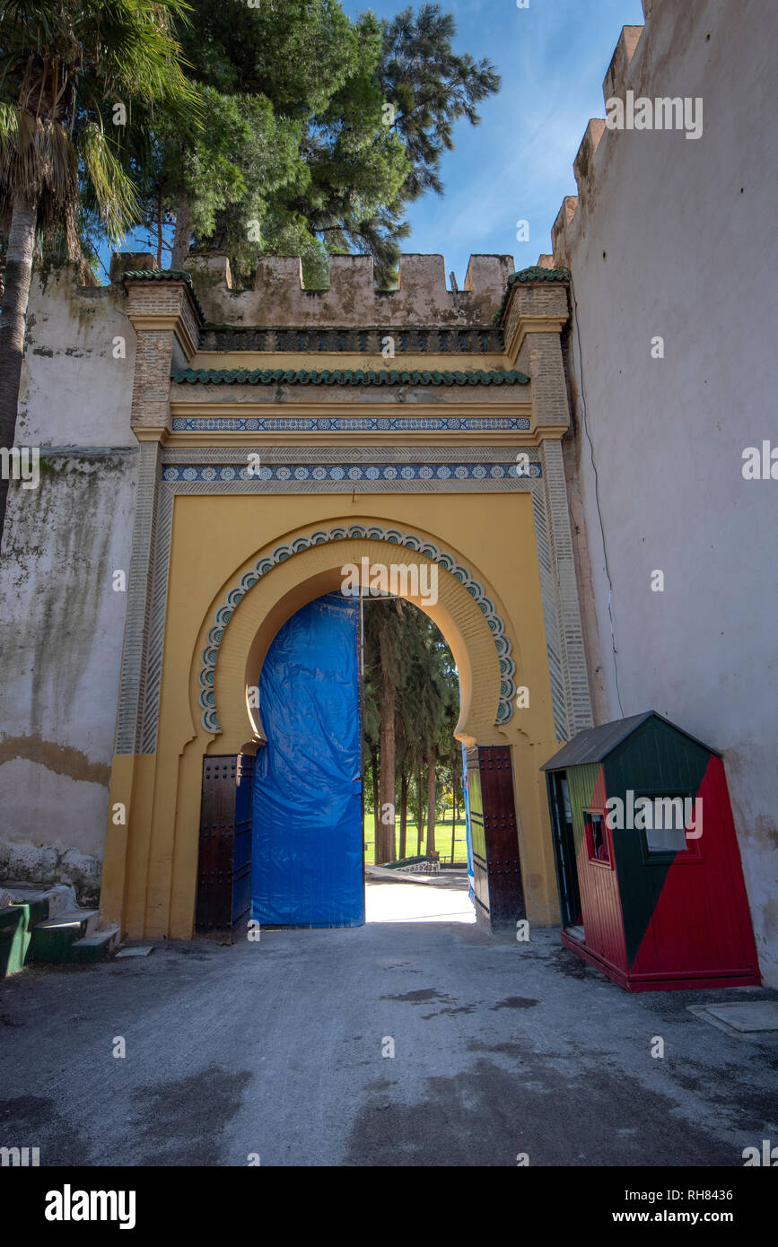 Entrance gate resort hi-res stock photography and images - Alamy