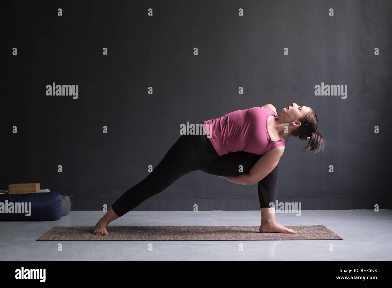 Side angle pose hi-res stock photography and images - Alamy