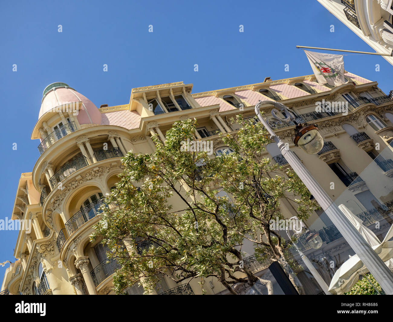 Facade of apartment building hi-res stock photography and images - Alamy