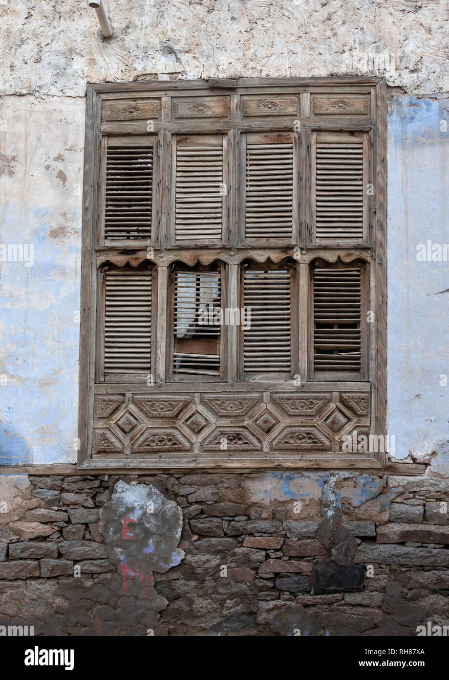 Wooden window of an old house, Mecca province, Taïf, Saudi Arabia Stock ...