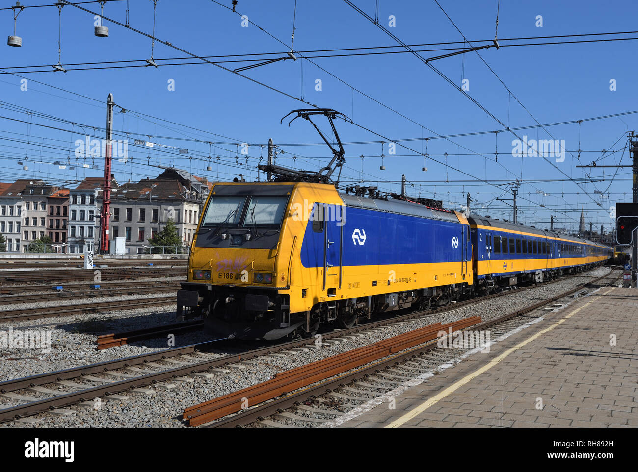 class E186 electric locomotive;brussel-zuid;belgium Stock Photo - Alamy