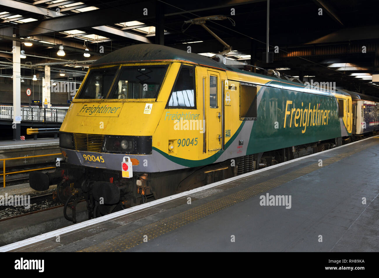 Class 90 electric locomotive hi-res stock photography and images - Alamy