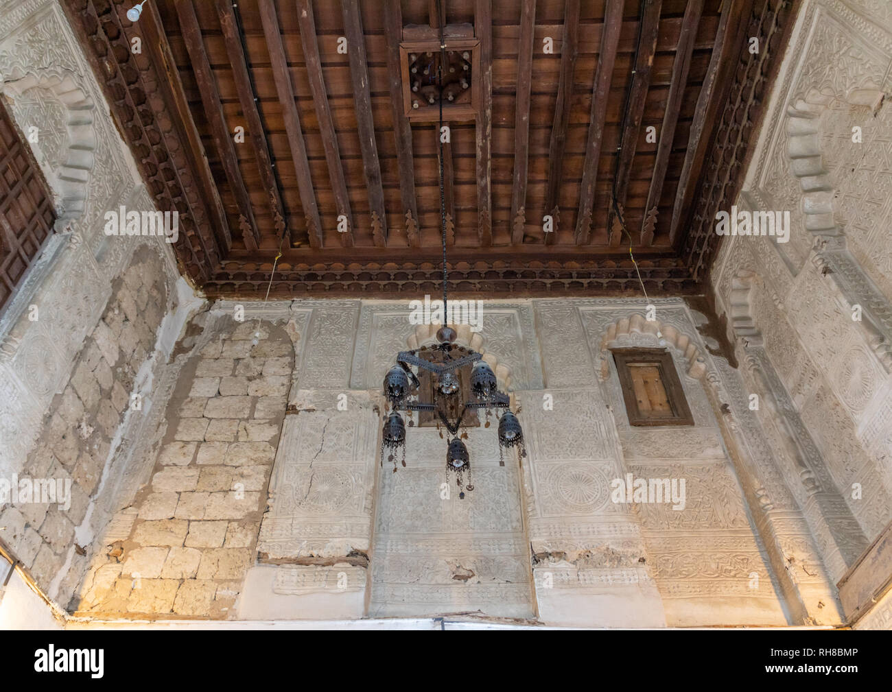 Beautiful decorative stucco plasterwork and wooden ceiling in Abdullah ...