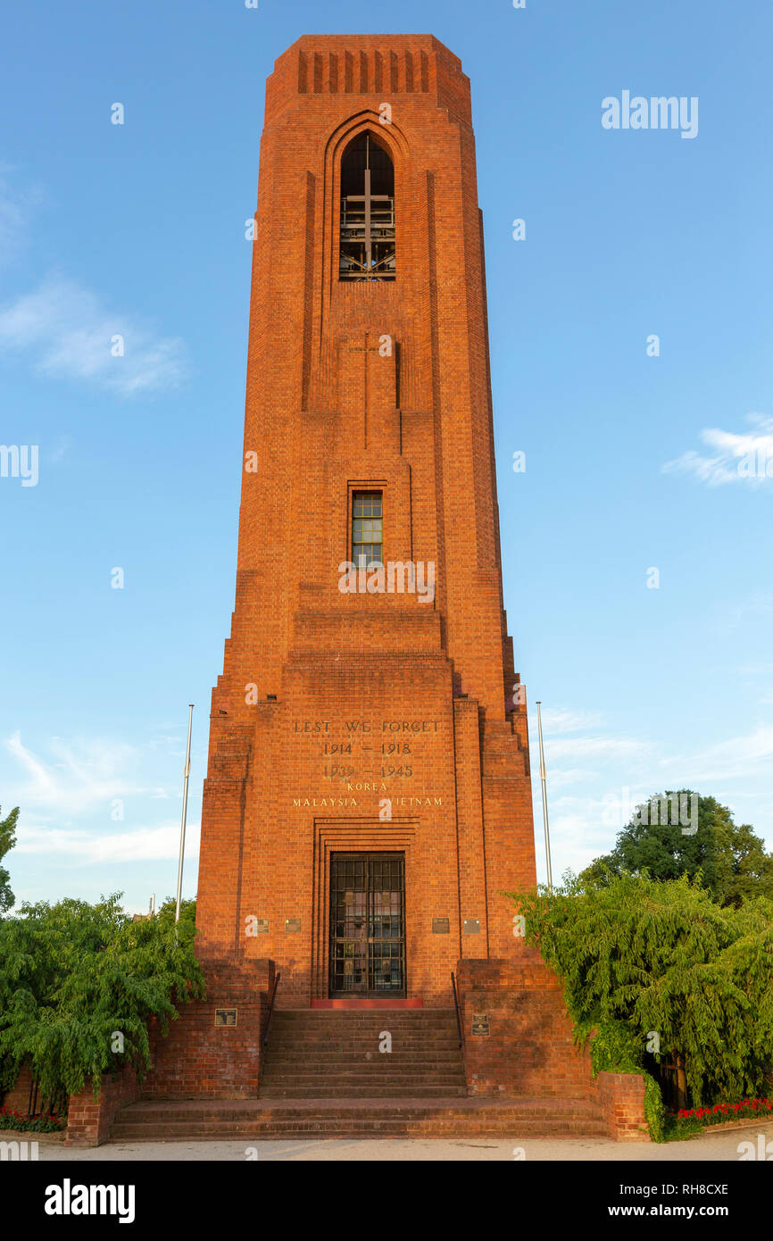 War memorial built in remembrance hi-res stock photography and images ...