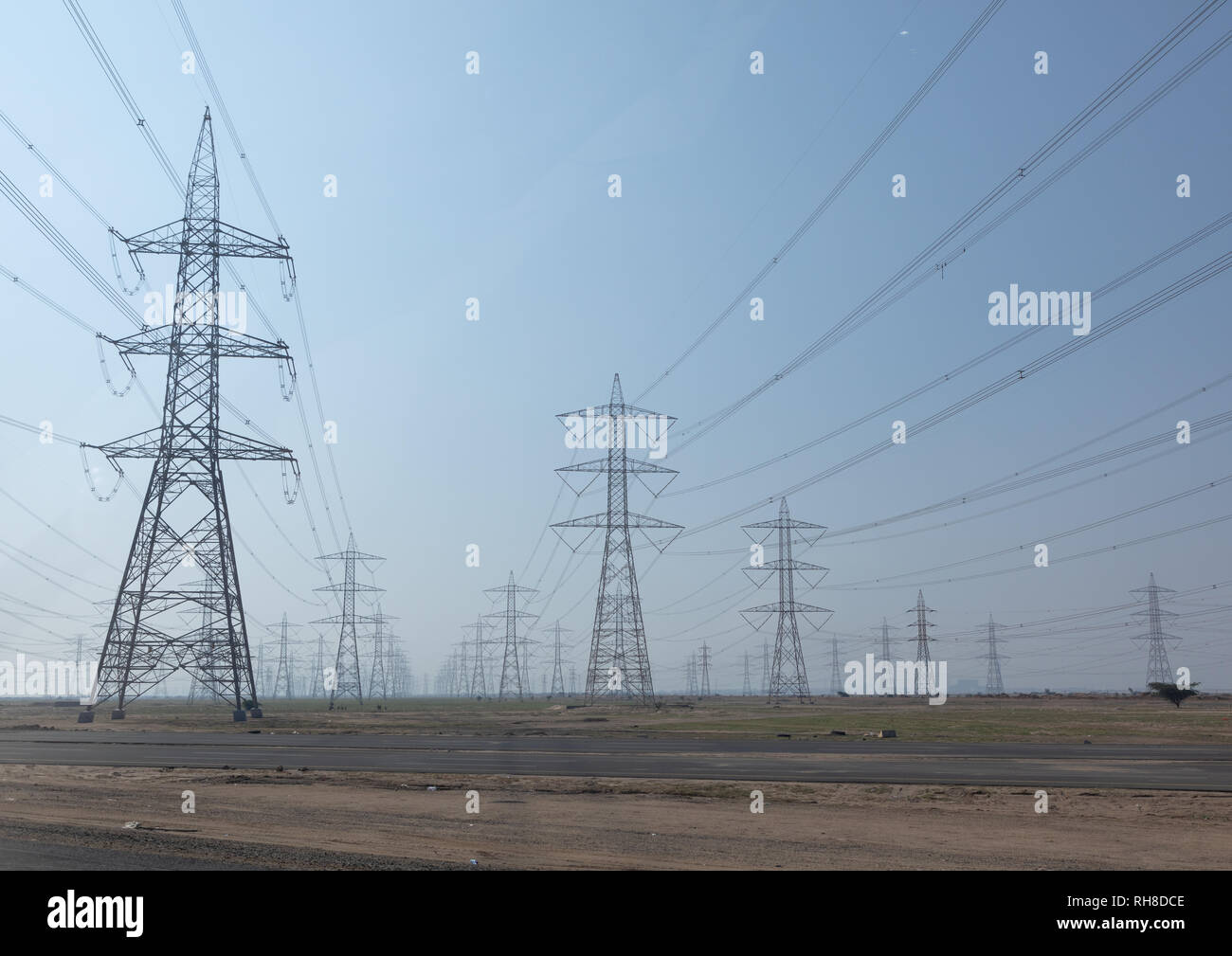 Power-lines in the desert, Mecca province, Jeddah, Saudi Arabia Stock ...