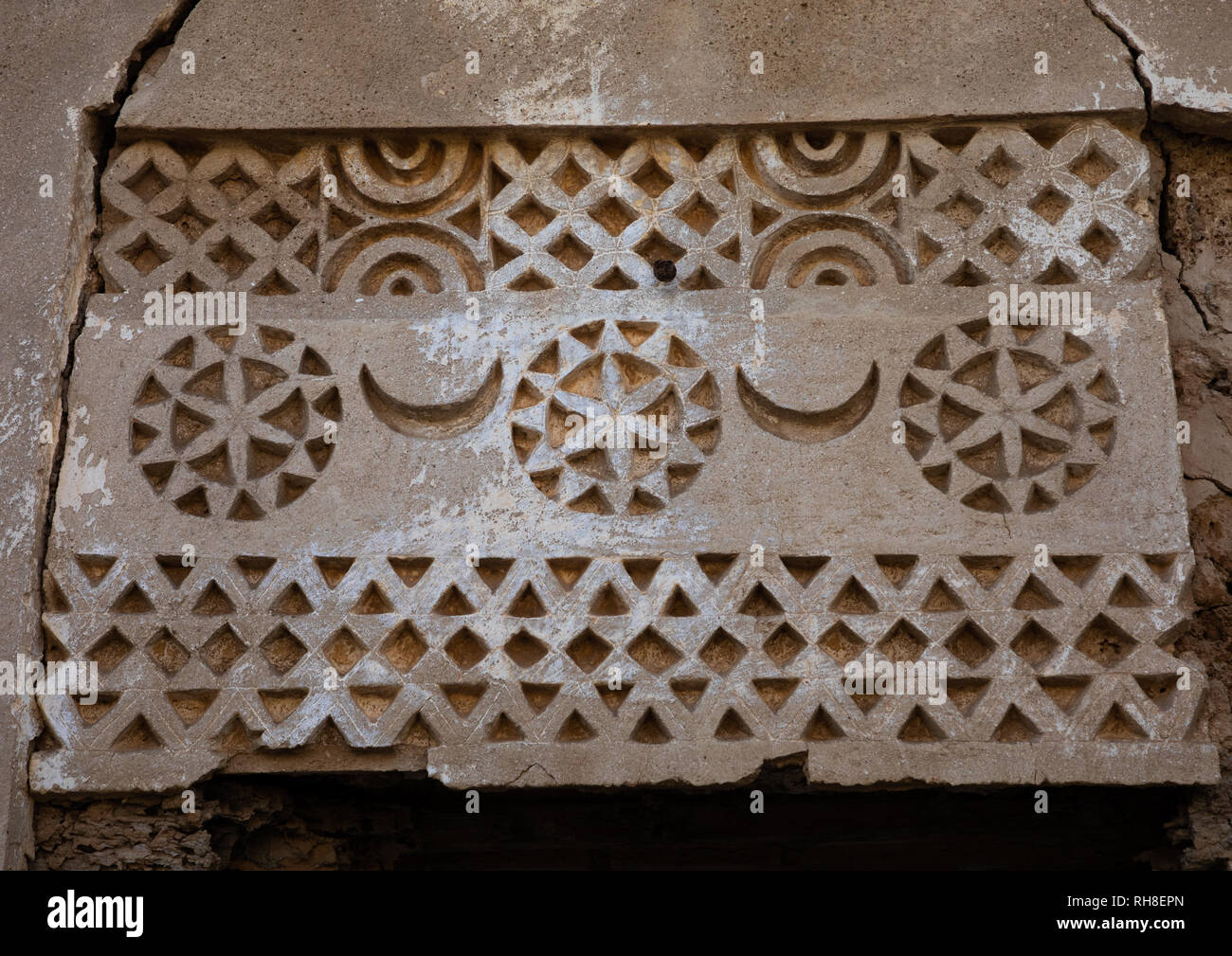 Doorway gypsum decoration of Ahmed Munawar Refa house, Red Sea, Farasan ...