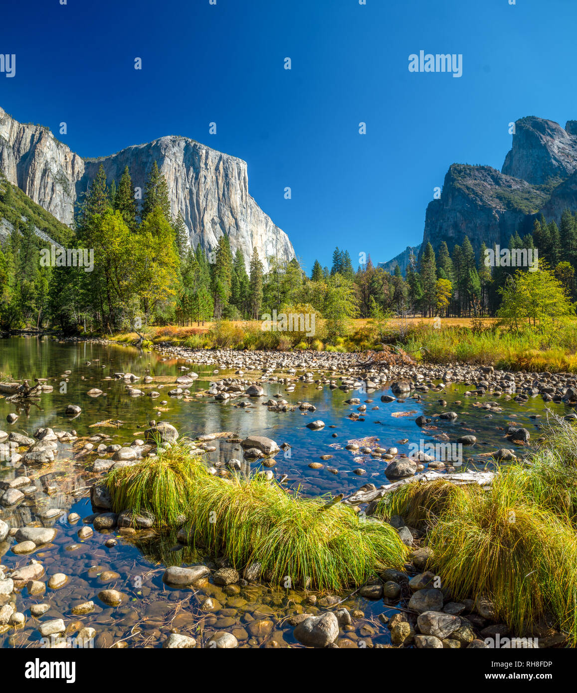 The classic view of Yosemite Valley on a beautiful fall day Stock Photo ...