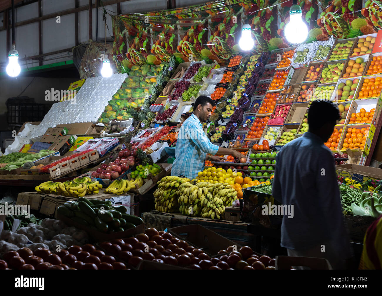 Foreign workers in arabia hi-res stock photography and images - Alamy