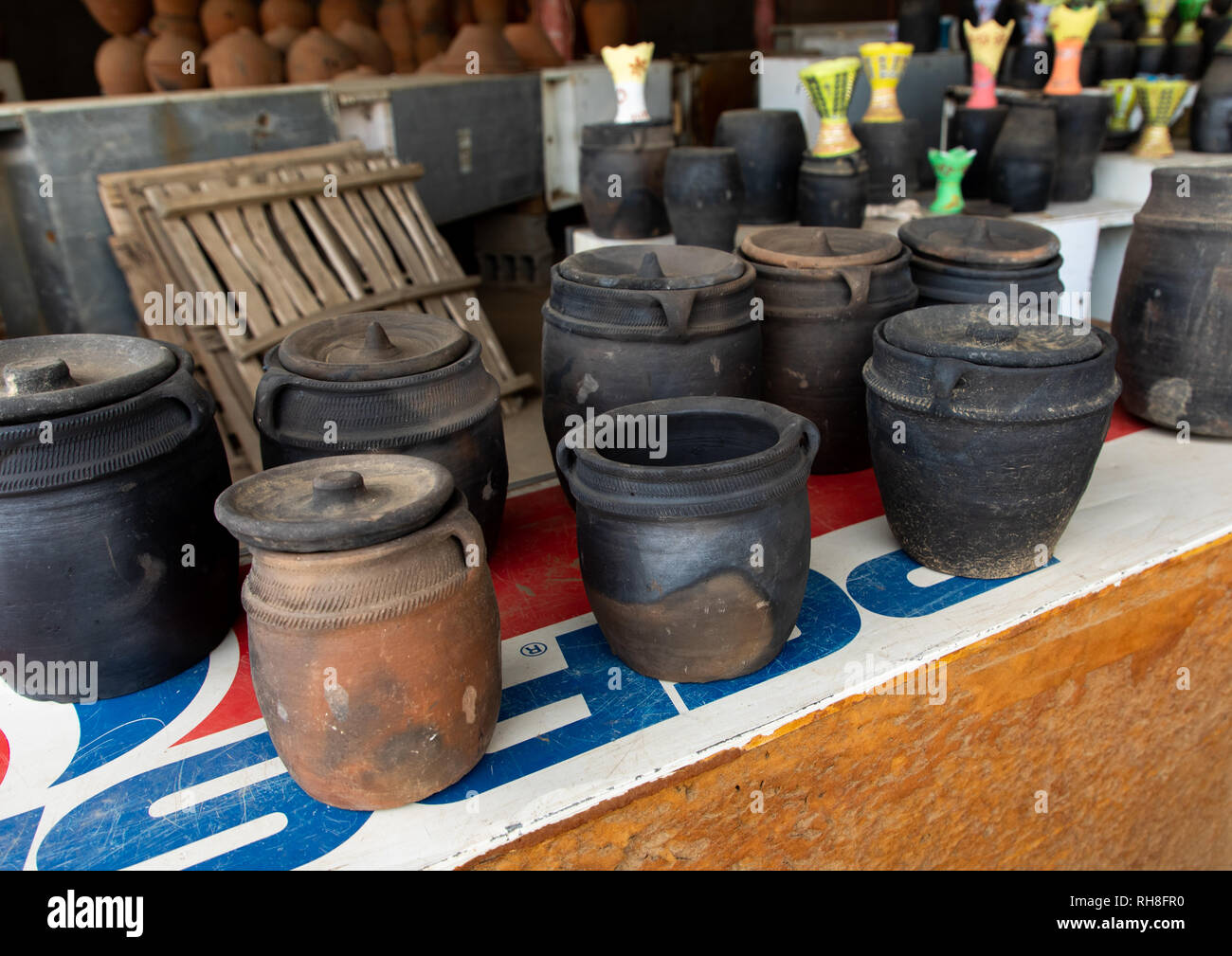 Pots for cooking, Jizan Province, Mahalah, Saudi Arabia Stock Photo - Alamy