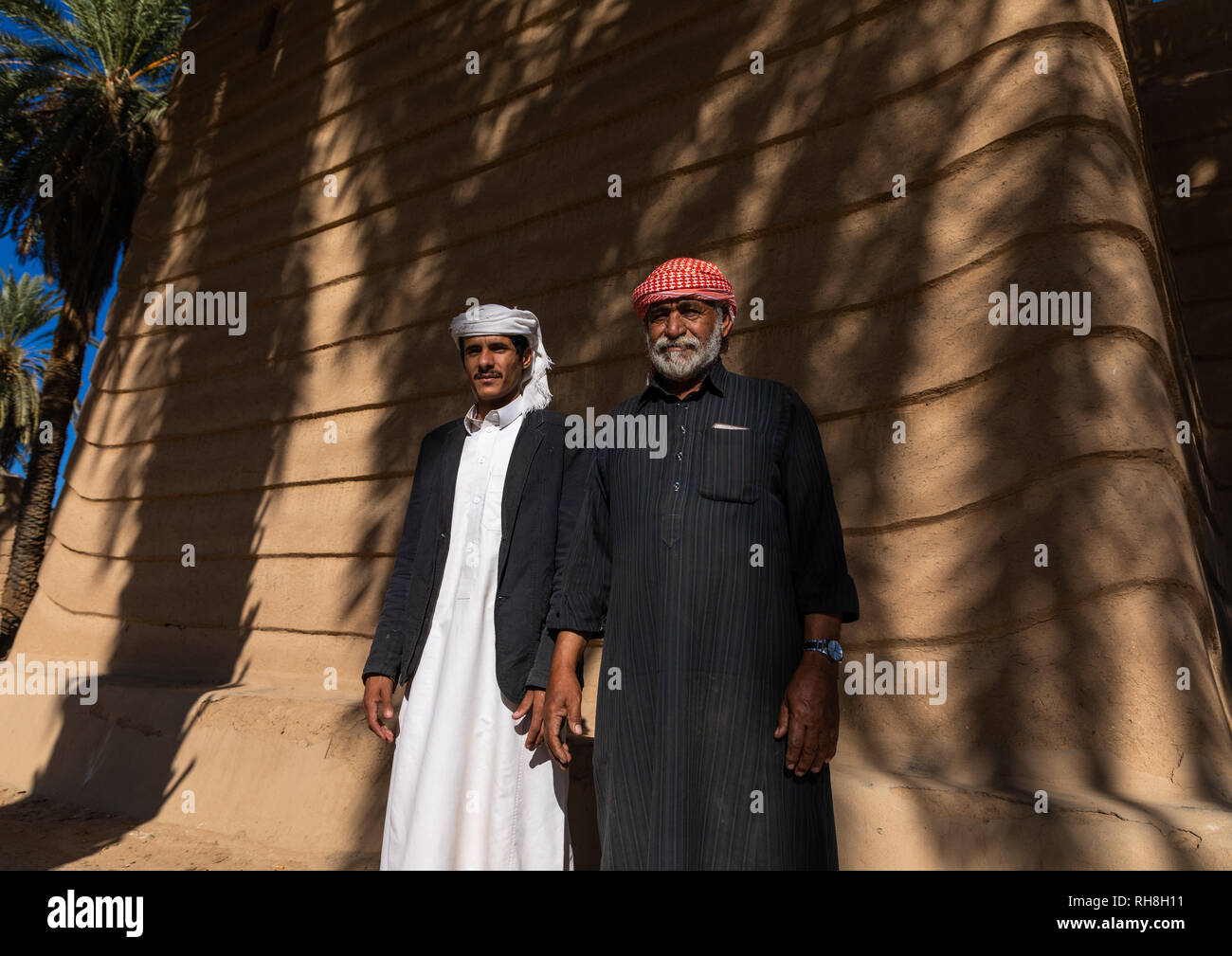 Two standing farmers men hi-res stock photography and images - Alamy