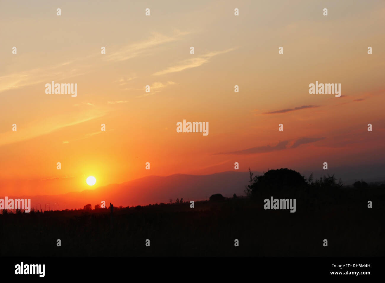 Sun over mountain hi-res stock photography and images - Alamy