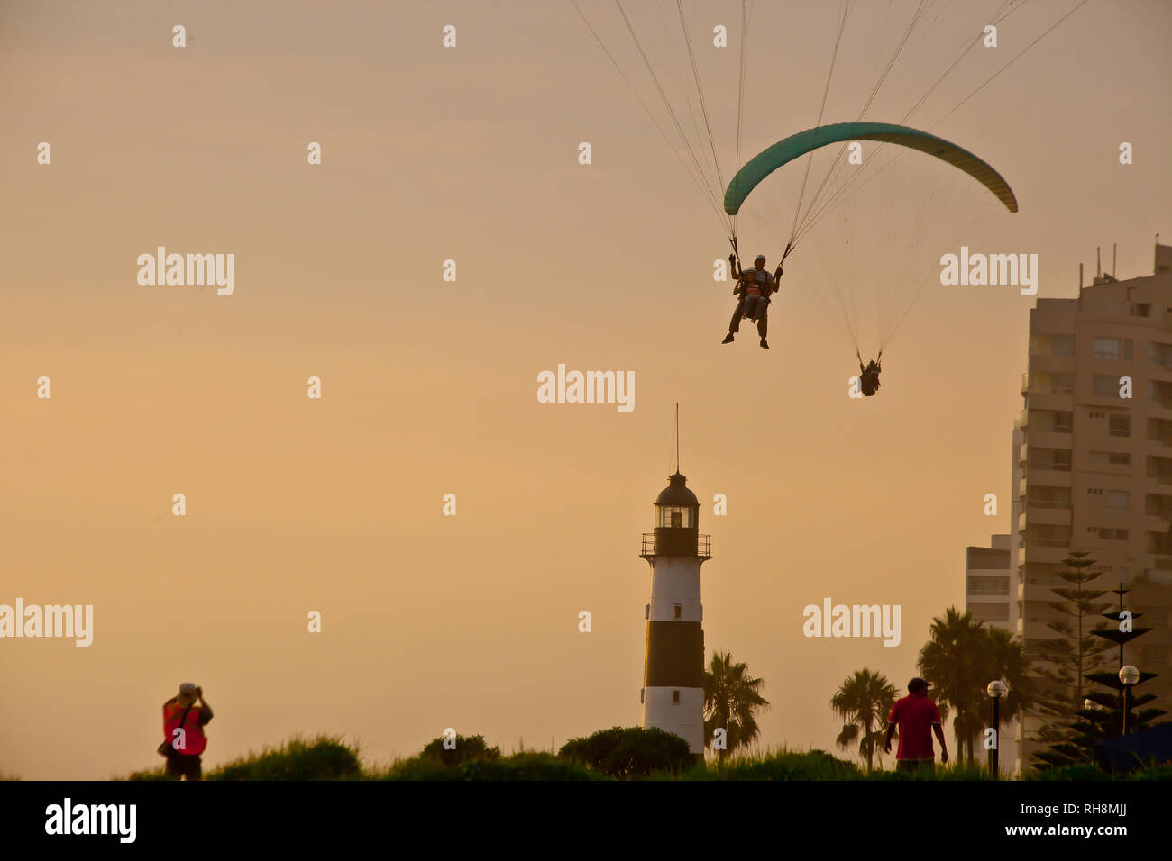Parasuit ride in the sunset at Lima,Peru Stock Photo - Alamy
