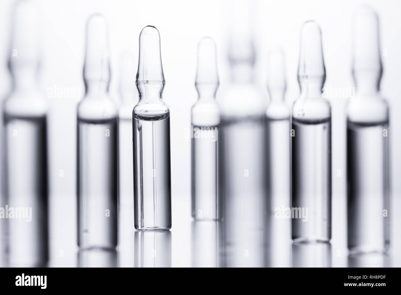 Medical ampules hi-res stock photography and images - Alamy