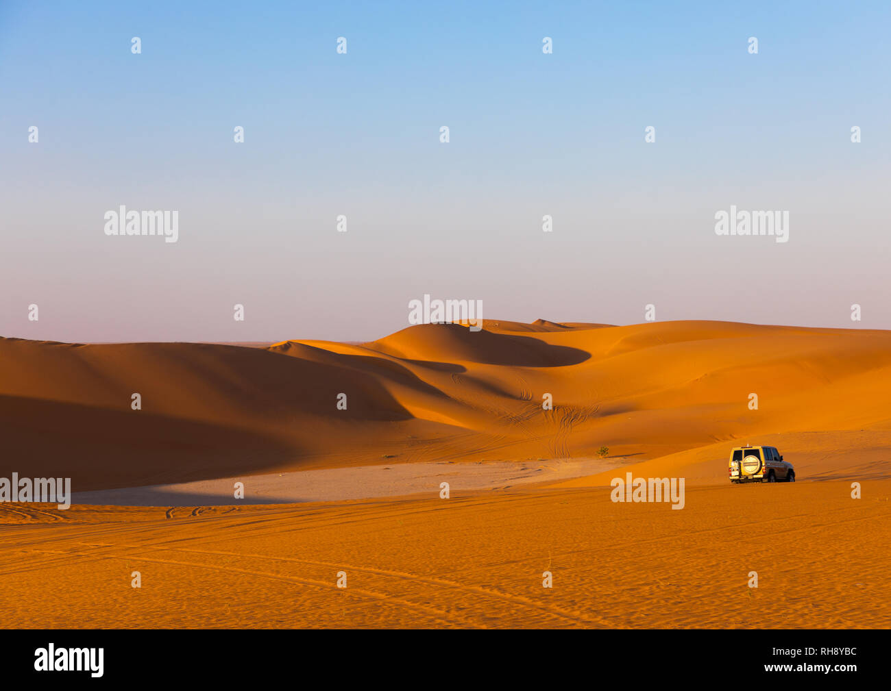 The rub' al Khali empty quarter desert, Rub al-Khali, Khubash, Saudi ...