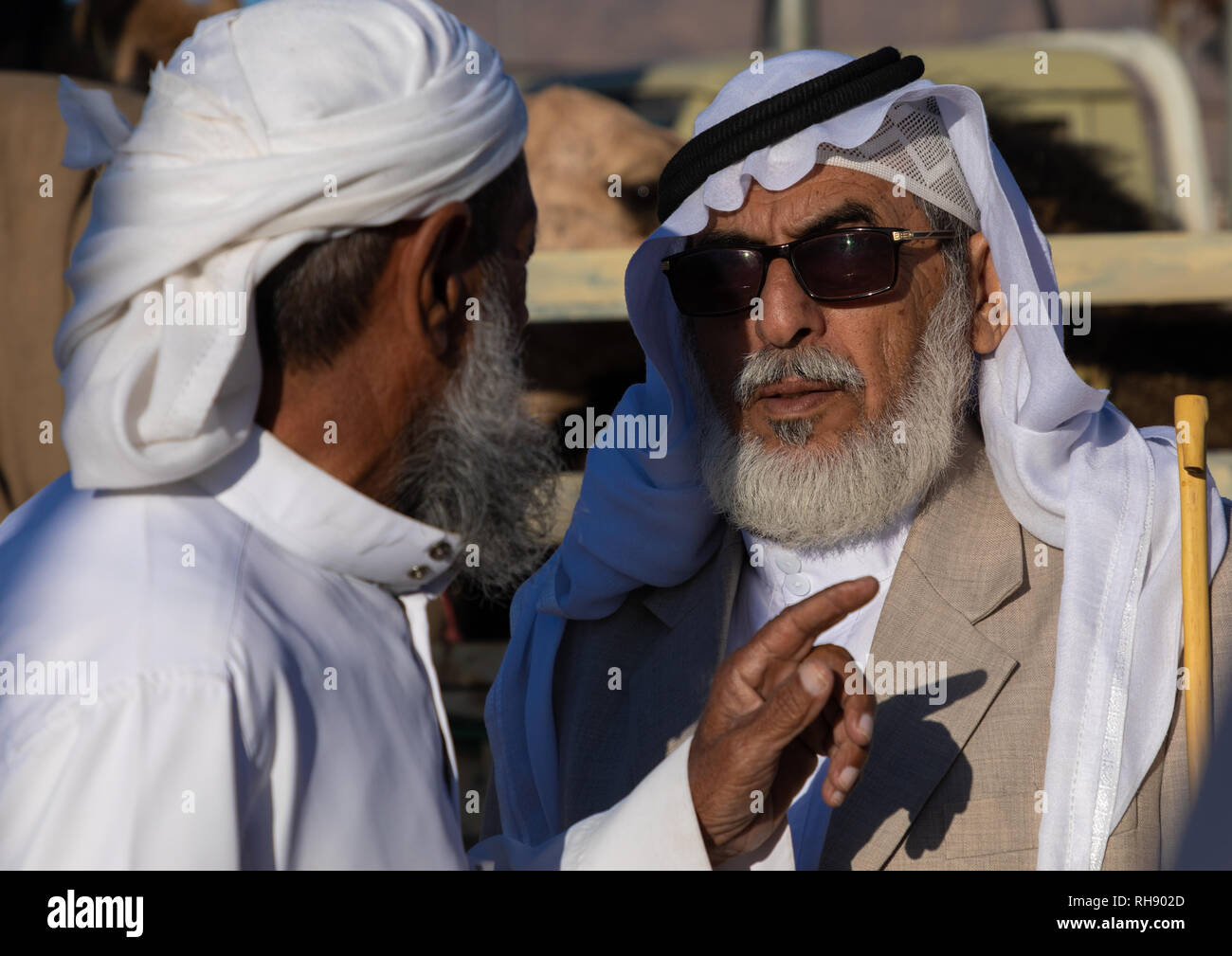 Saudi men hi-res stock photography and images - Alamy
