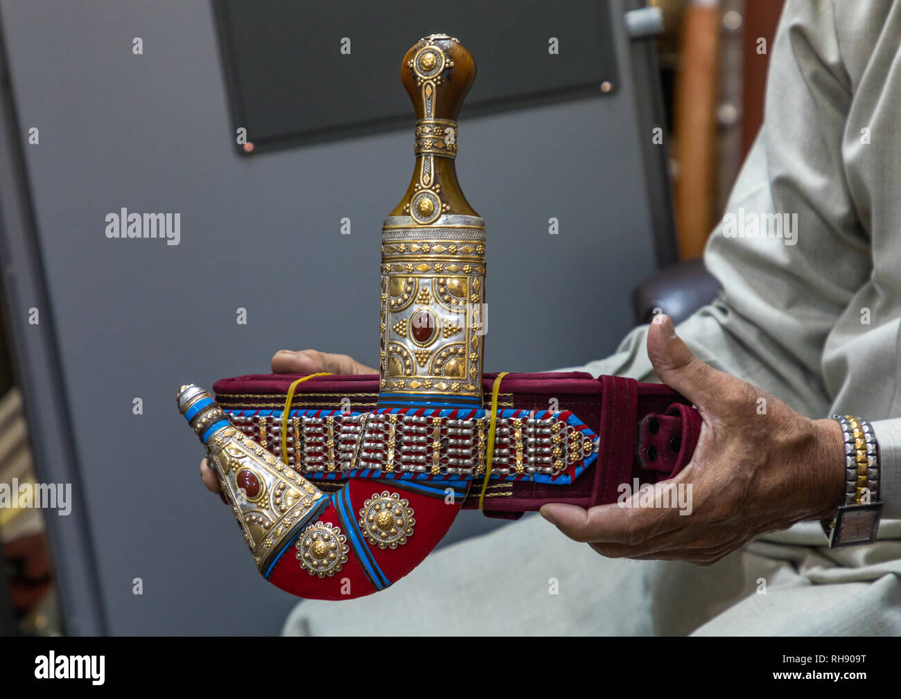 Saudi man holding a janbiya dagger, Najran Province, Najran, Saudi ...