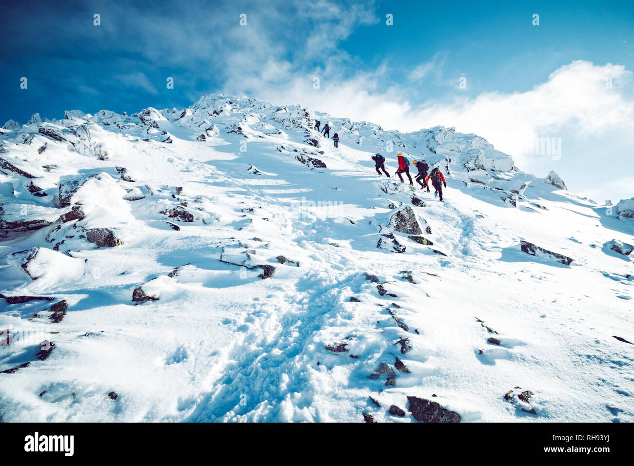 Mountain climbing team hi-res stock photography and images - Alamy