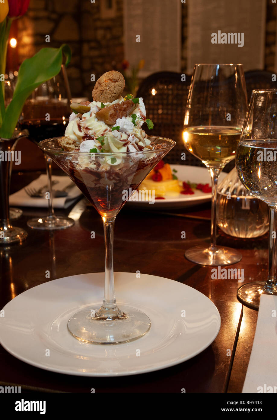 Gelato sundae hi-res stock photography and images - Alamy