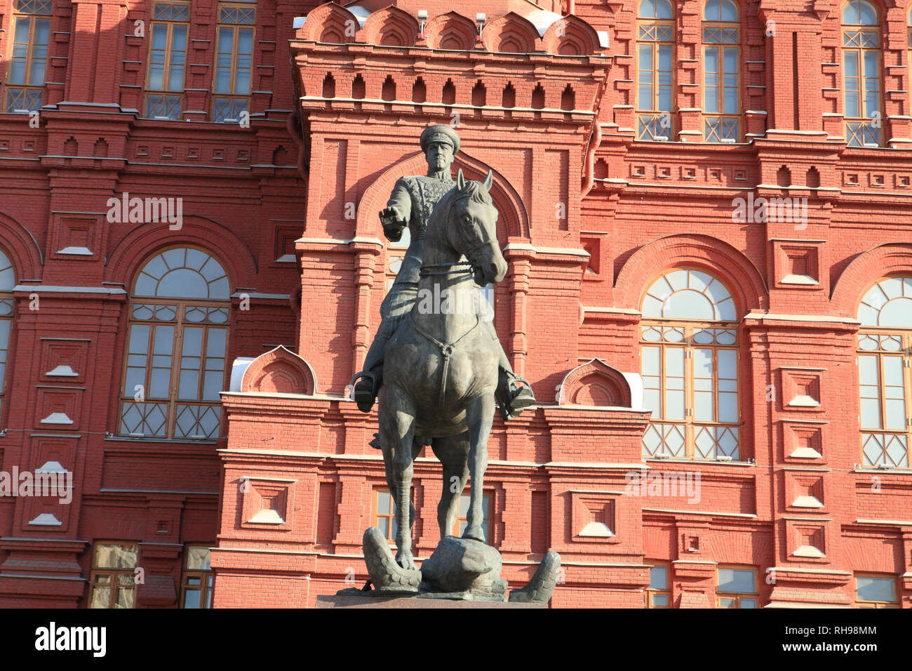 historic museum and statue Stock Photo - Alamy