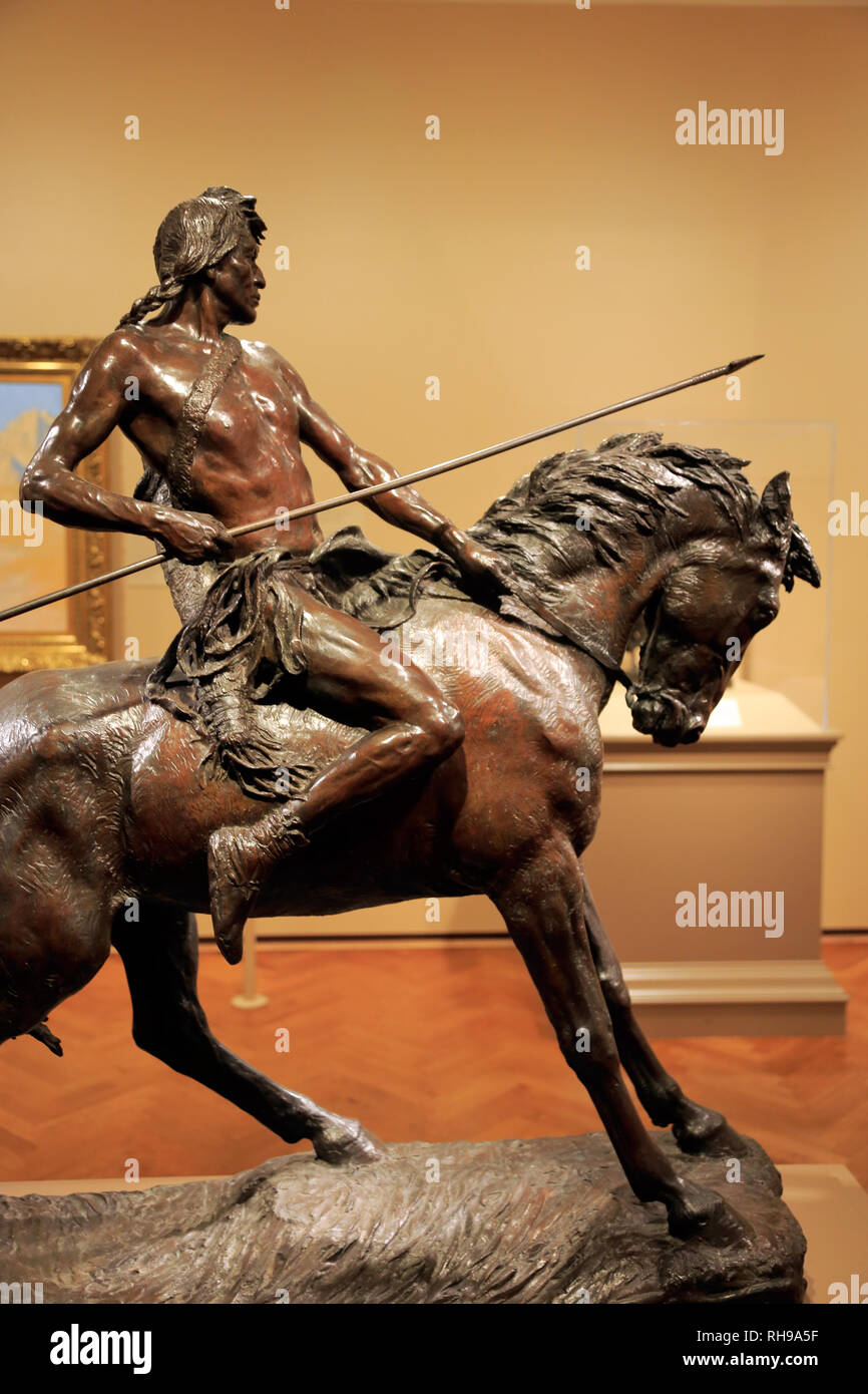 Bronze native american statue hi-res stock photography and images - Alamy