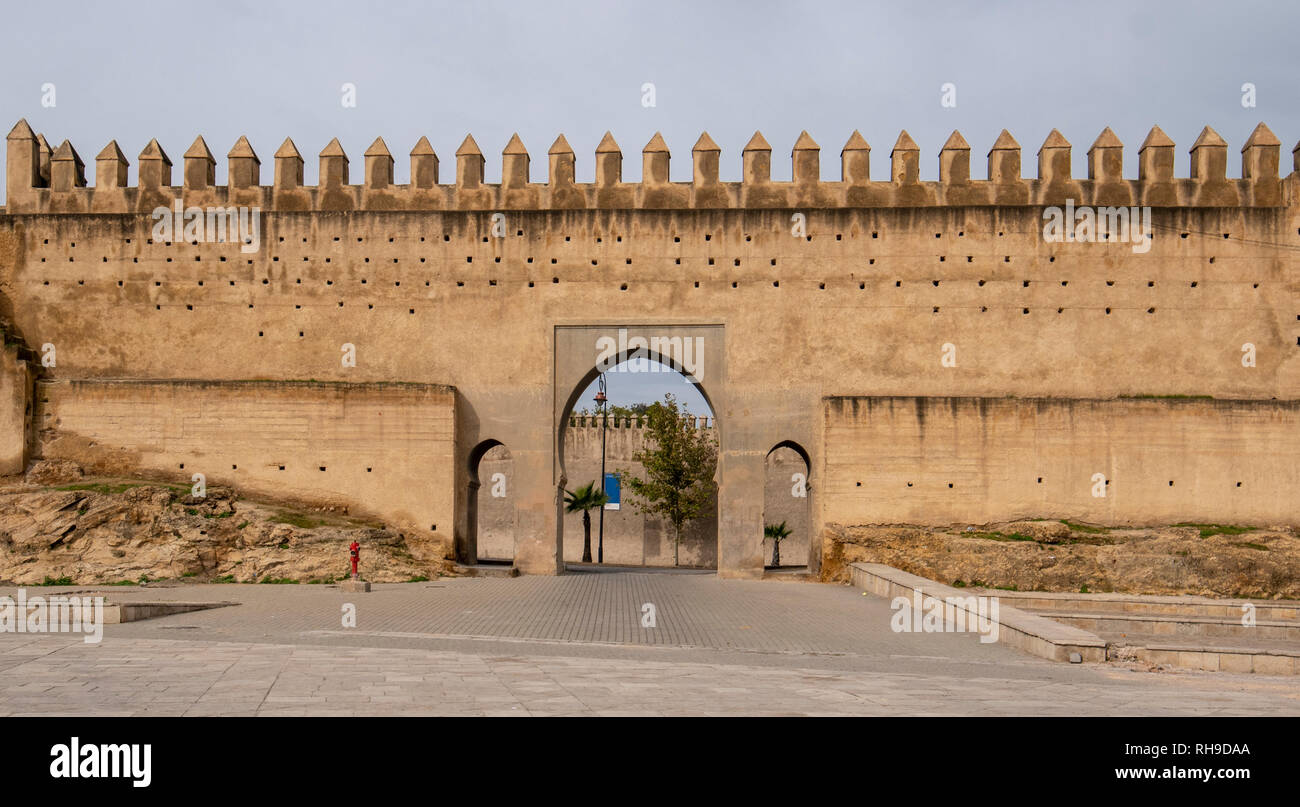 View of the walls and gate to old Medina in Fez (Fes El Bali), Morocco ...