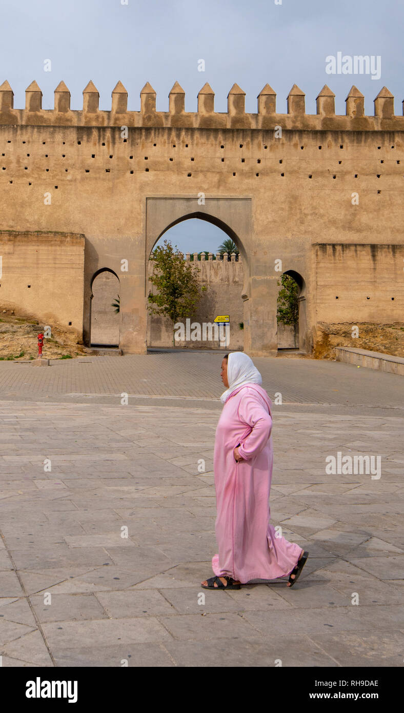 View of the walls and gate to old Medina in Fez (Fes El Bali), Morocco ...