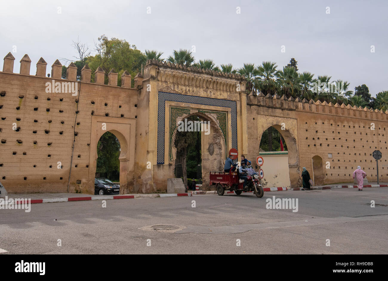 View of the walls and gate to old Medina in Fez (Fes El Bali), Morocco ...