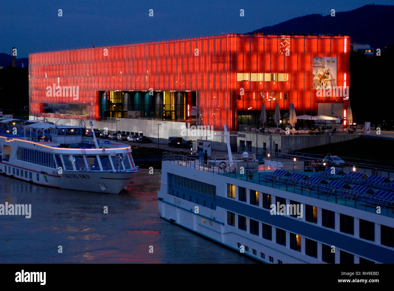 Museo de arte lentos hi-res stock photography and images - Alamy