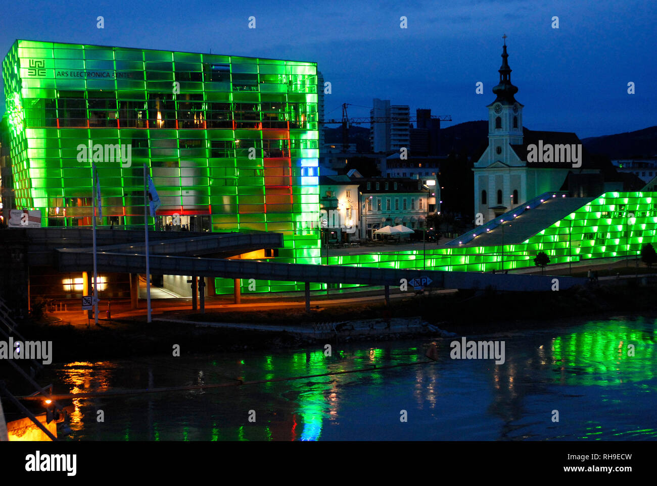 Vista del ars electronica center hi-res stock photography and images ...