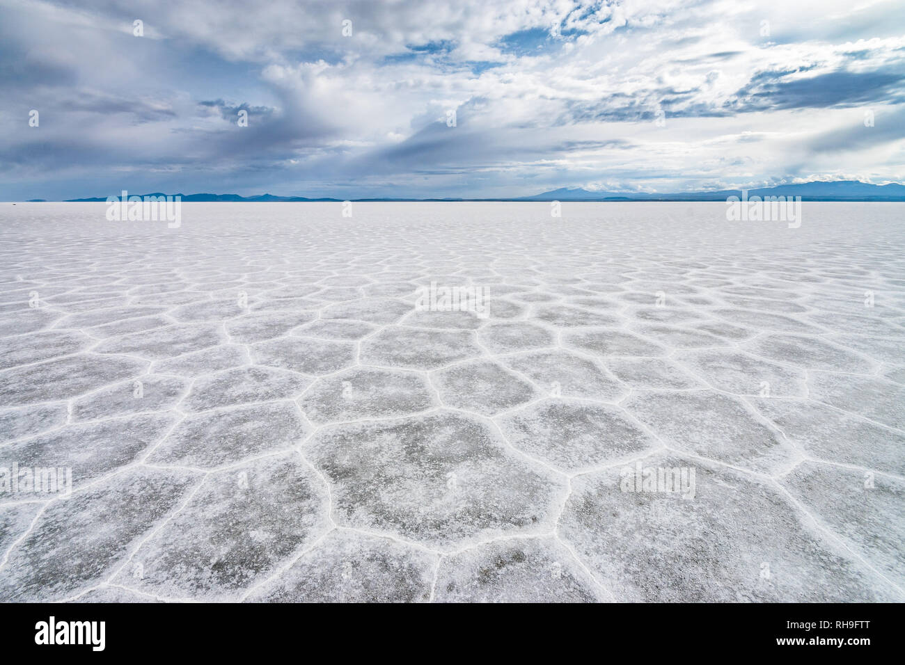 Landscape of the iconic Salar de Uyuni Stock Photo - Alamy