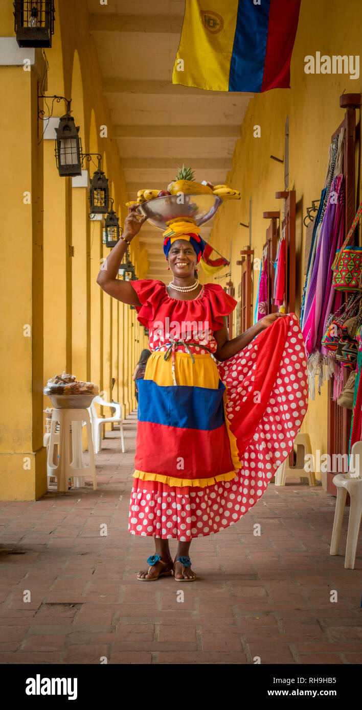 Colorful lady in the Oldtown of Cartagena de Indias Stock Photo - Alamy