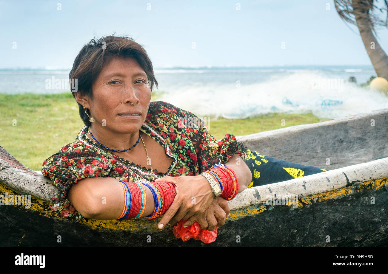 Kuna indian san blas panama hi-res stock photography and images - Alamy