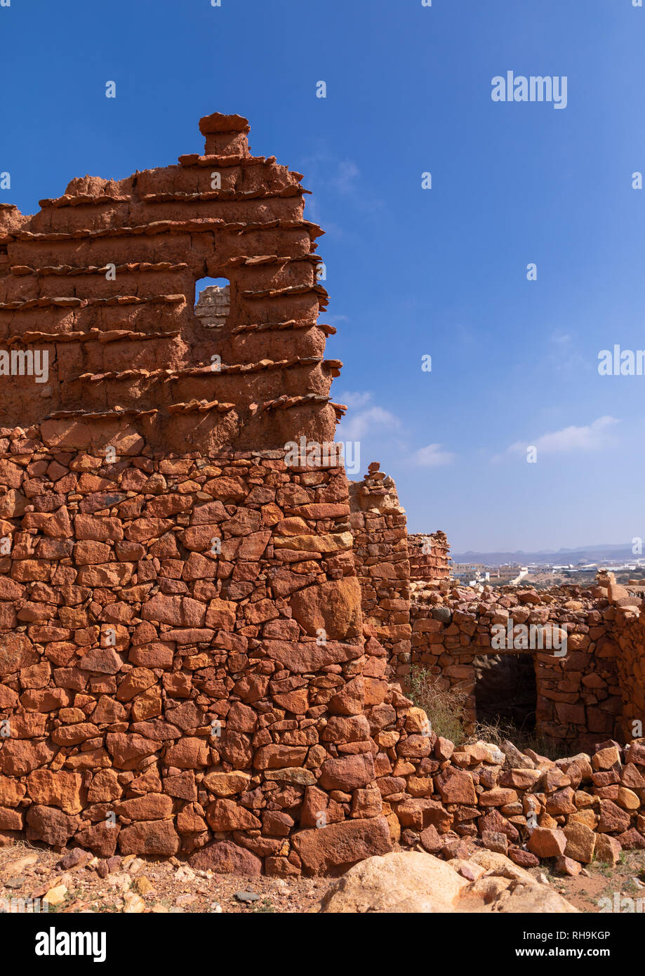 Red mud houses hi-res stock photography and images - Alamy