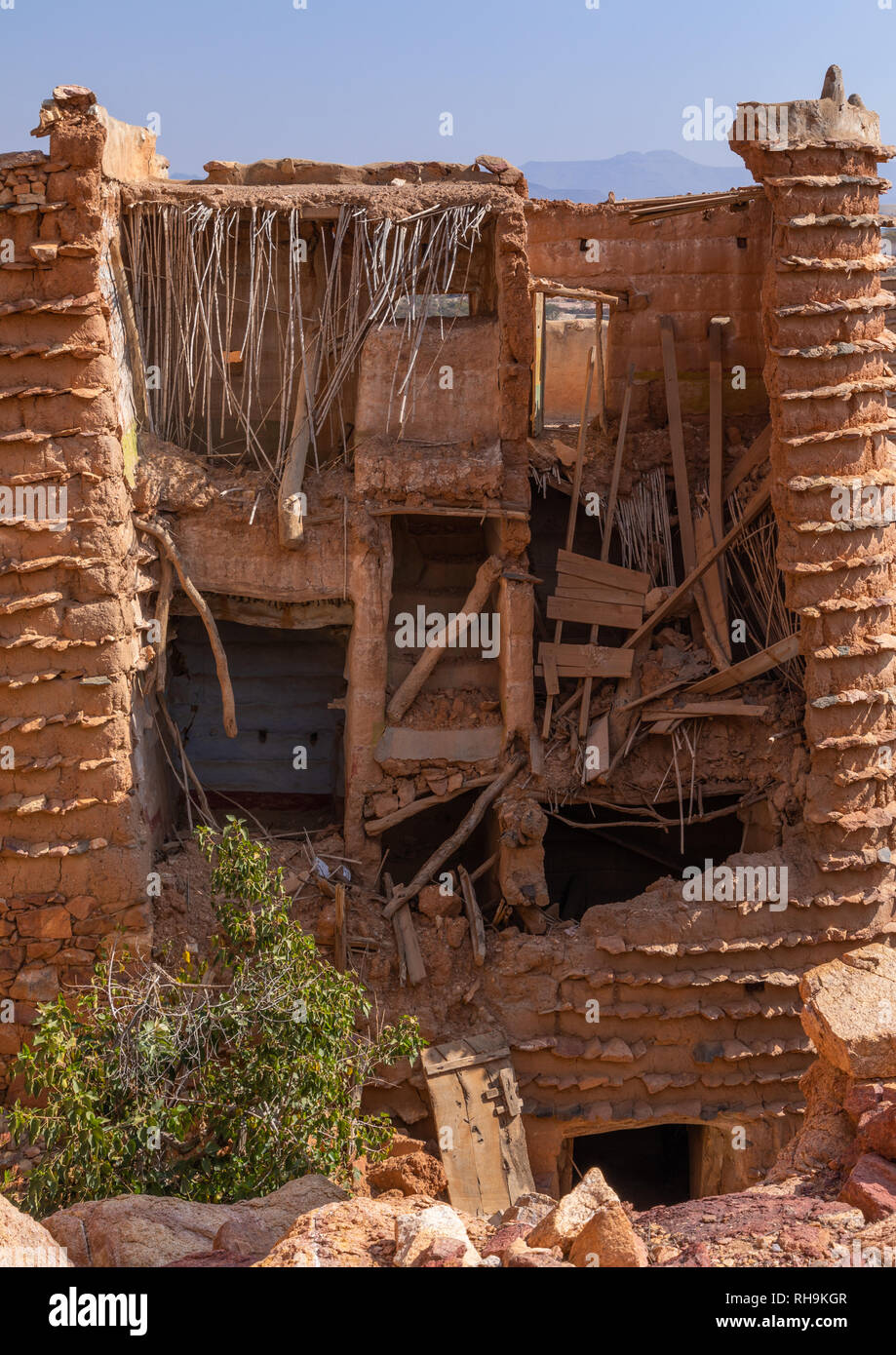 Red mud house hi-res stock photography and images - Alamy