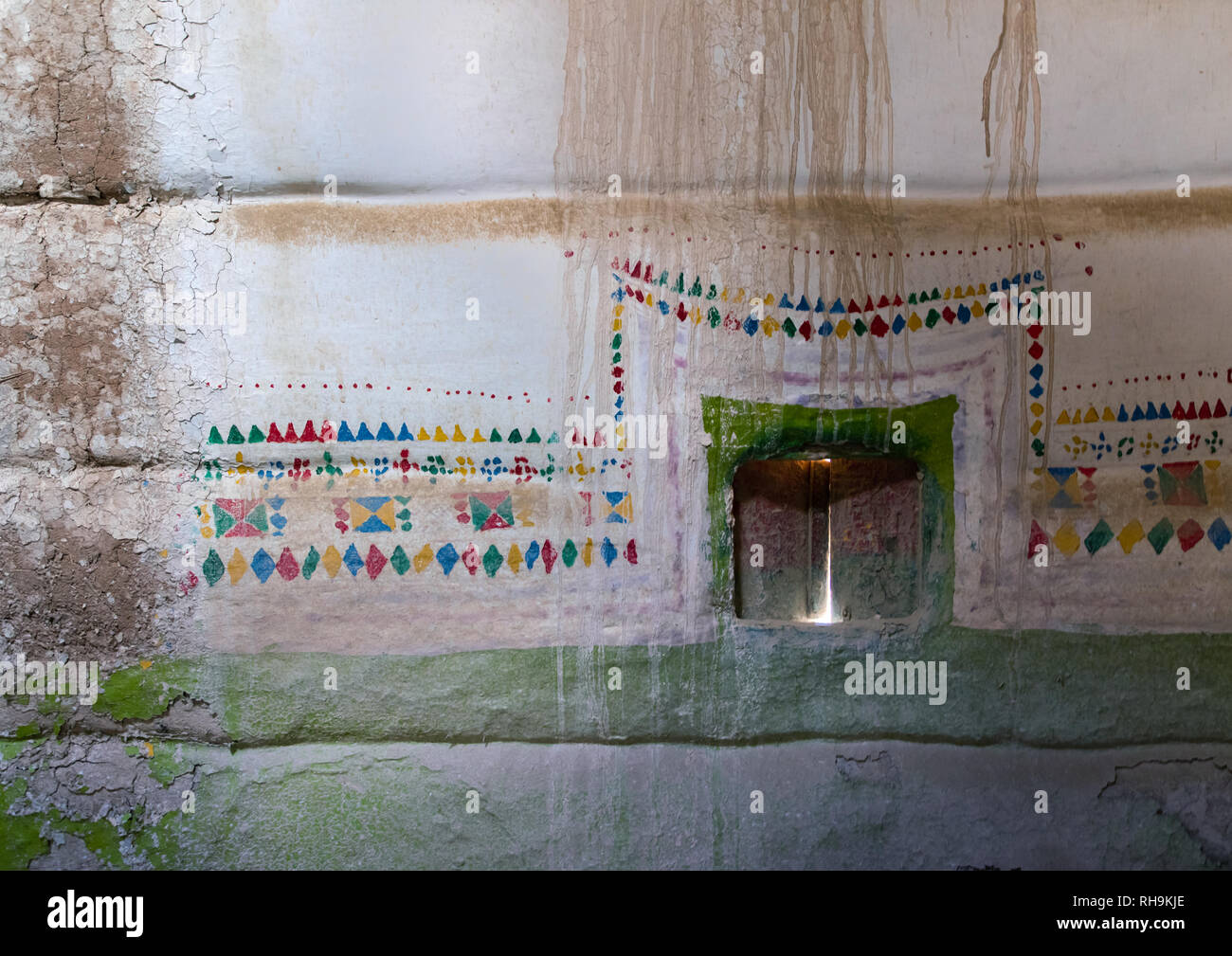 Al-qatt al-asiri traditionally female interior window decoration in an ...