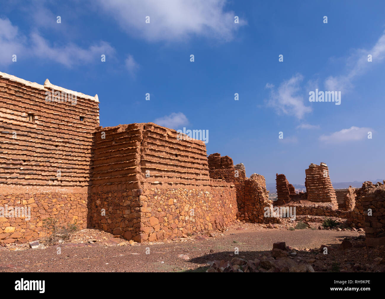 Red mud houses hi-res stock photography and images - Alamy