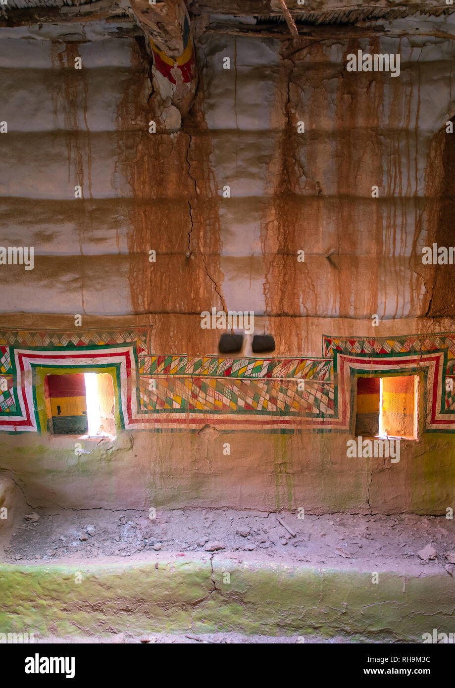 Al-qatt al-asiri traditionally female interior window decoration in an ...