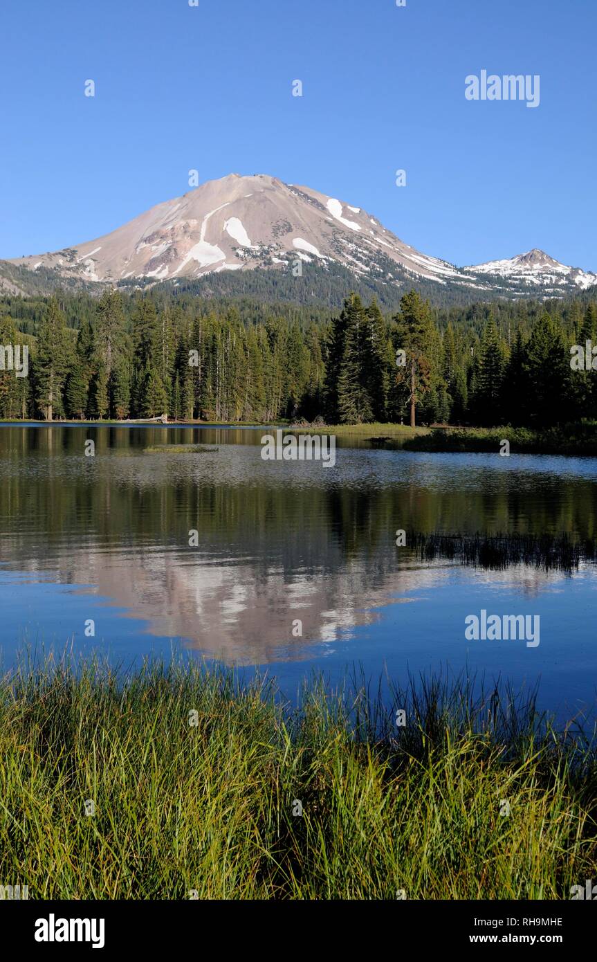 Volcano Lassen Peak Reflected In Manzanita Lake Lassen Volcanic