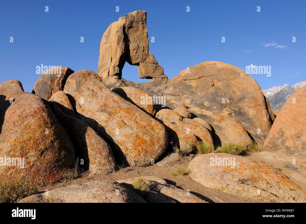 Boat Arch, natural granite arch, Alabama Hills, California, United ...