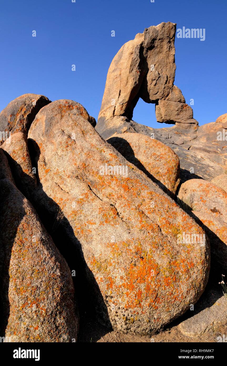 Boat Arch, natural granite arch, Alabama Hills, California, United ...